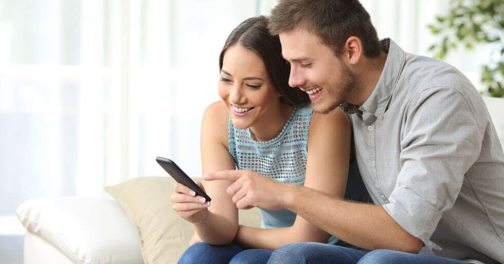Going through partner’s phone makes relationship stronger | Femina.in