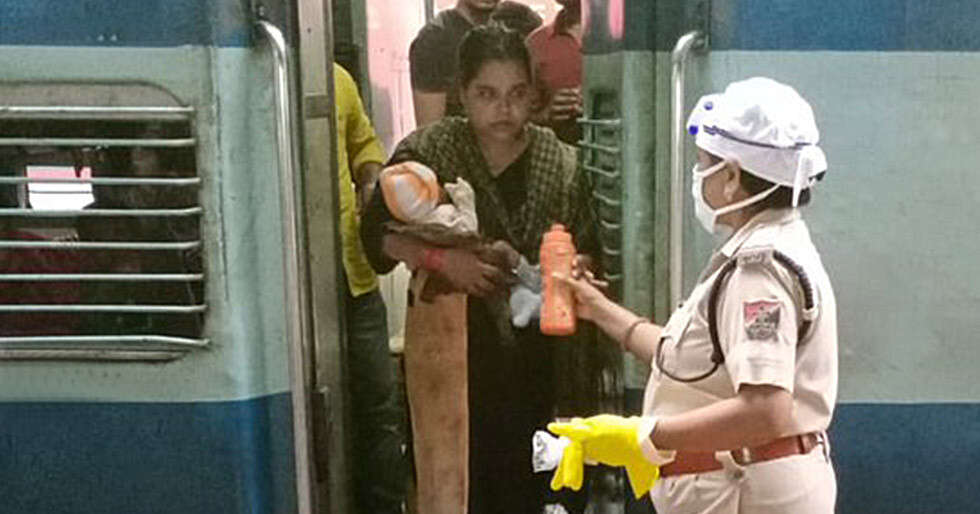 Police Officer Brings Milk For Baby On Shramik Train, Netizens Salute ...
