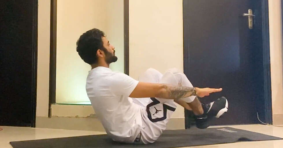 3-Minute Workout To Strengthen Abs Ft. Kunal Rajput | Femina.in