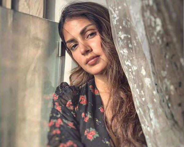 Rhea Chakraborty's parents called by the CBI for investigation | Femina.in Rhea Chakraborty's parents called by the CBI for investigation | Femina.in