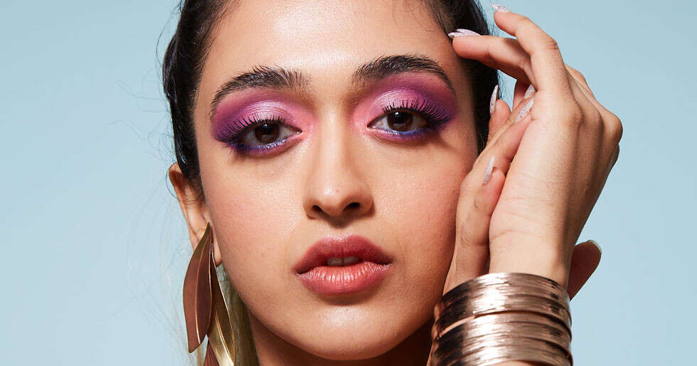 How To Create Vivid Violet Eyes With Makeup | Femina.in