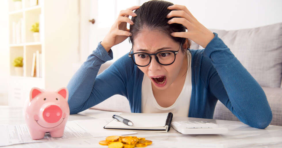How Women Can Get Over The Fear Of Managing Money? | Femina.in