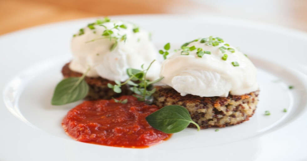 #CookAtHome: Quinoa Cakes with Roasted Red Pepper Sauce | Femina.in