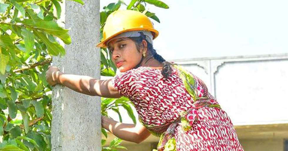 Meet Babburi Sirisha And V Bharathi, Telangana’s First Linewomen ...