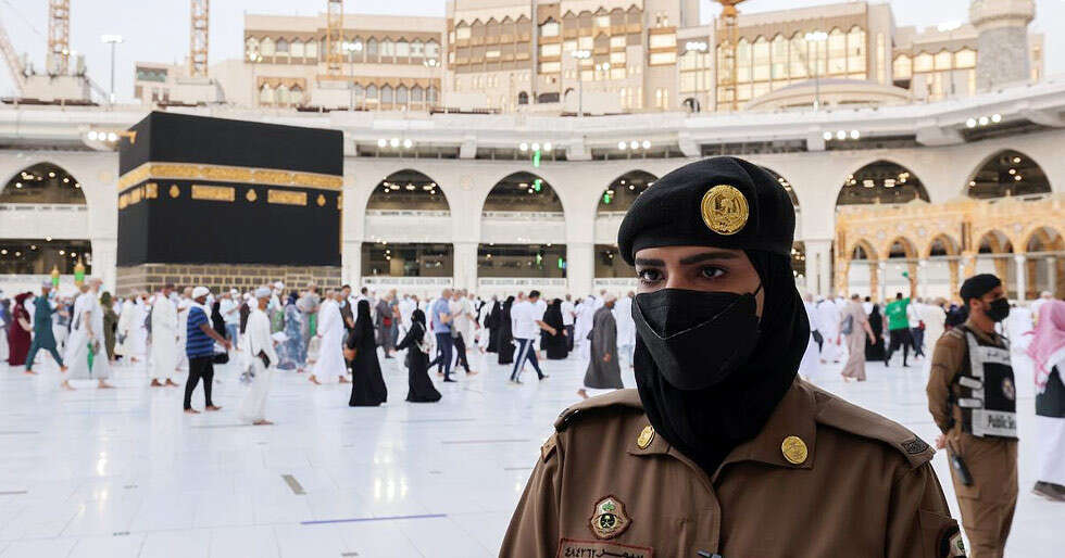 Saudi Women Officers Are Standing Guard During Hajj | Femina.in