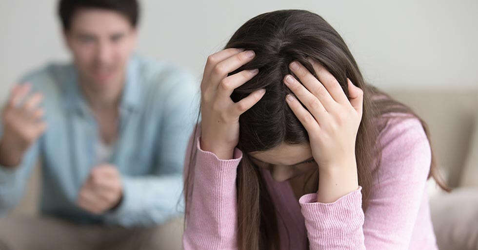 signs of an emotionally abusive relationship | Femina.in
