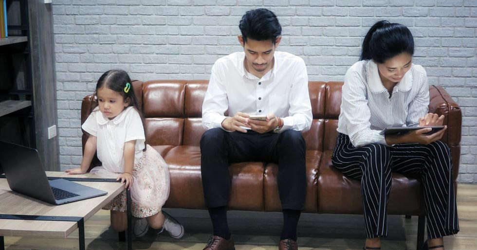 Find Out How Lack Of Communication Between Parents Affects Children ...