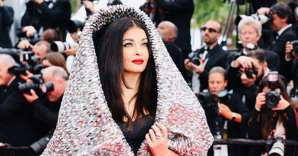 5 Throwback Pictures Of Aishwarya Rai Bachchan Winning Miss World 1994