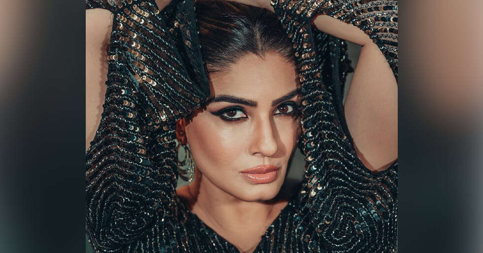 5 Times Raveena Slayed The Noir Palette