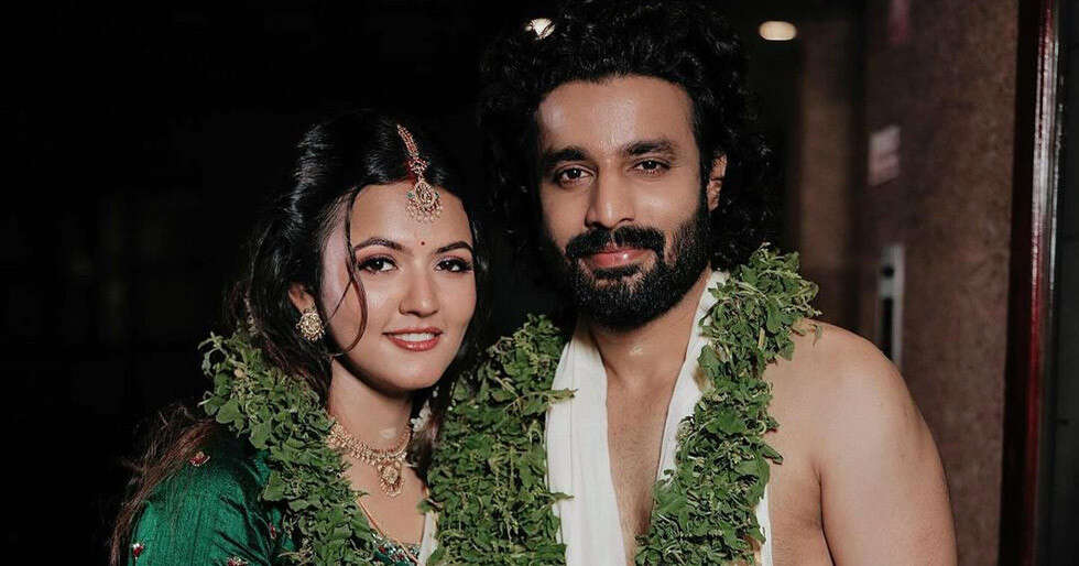 Actor Aparna Das Ties Knot With Malayalam Actor Deepak Parambol