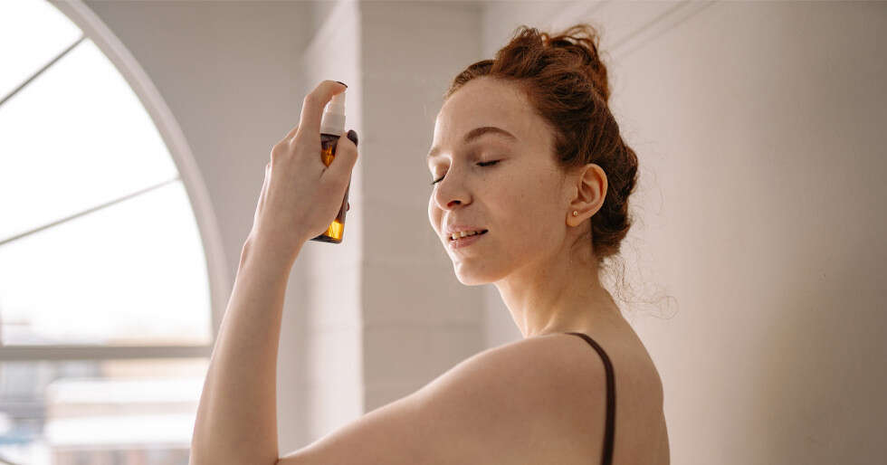 3 Simple DIY Face Mist Recipes For Glowing Skin | Femina.in