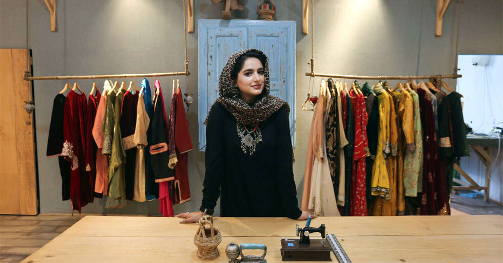 Kashmir’s Iqra Ahmad Is Weaving The Valley's Story In Every Thread | Femina.in
