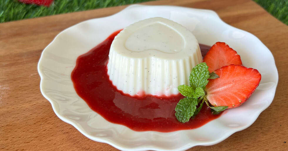 Valentine’s Special: A Quick & Easy Strawberry Panna Cotta | Femina.in