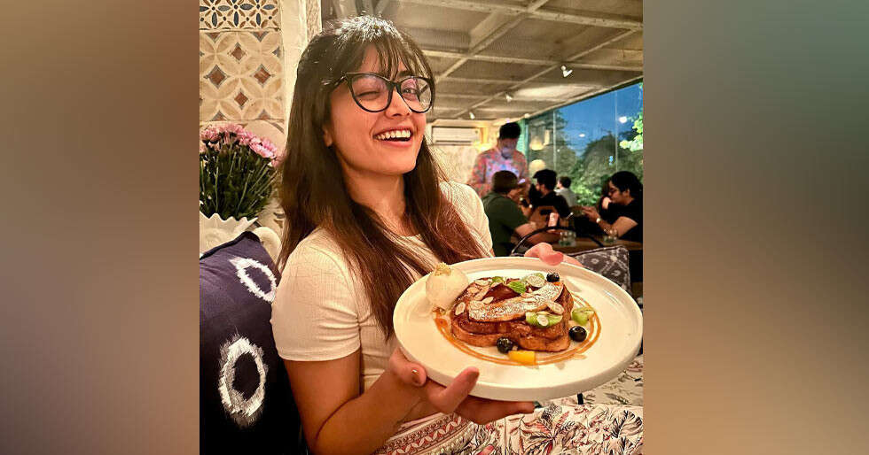 Bokep indo abg terbaru viral as she unlocked the door, she