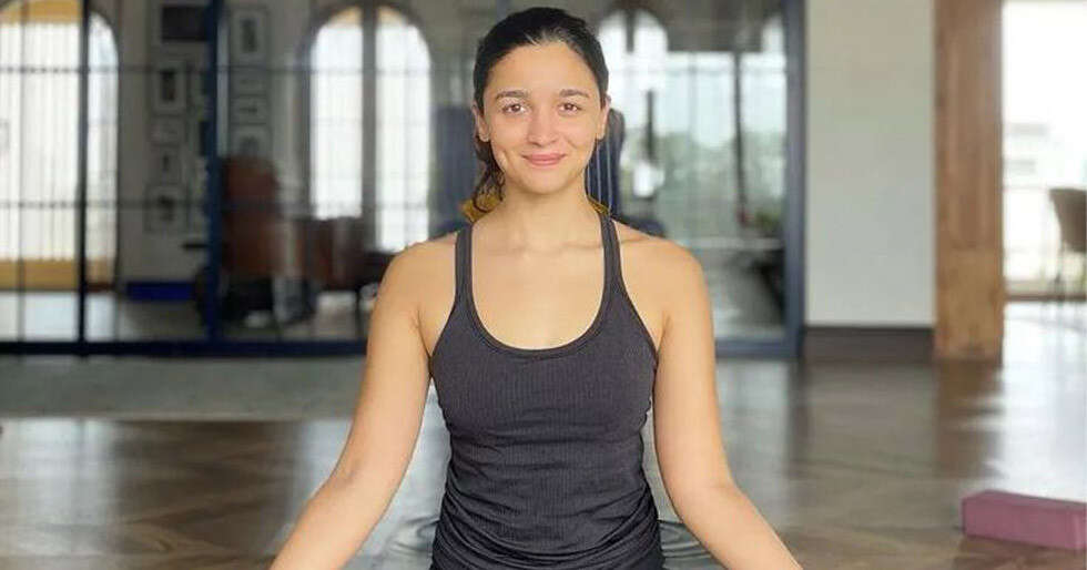 8 Simple Yoga Poses for Beginners to Try at Home | Femina.in