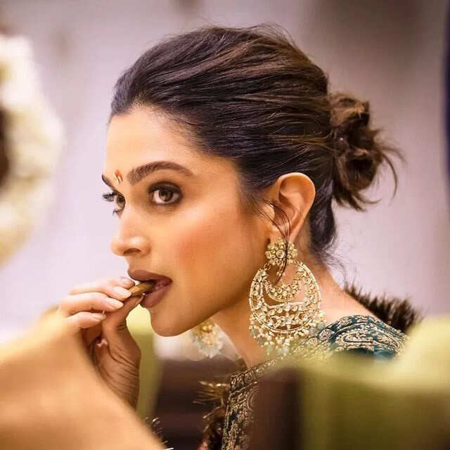 35 Best Simple and Easy Hairstyles for Working Women | Femina.in