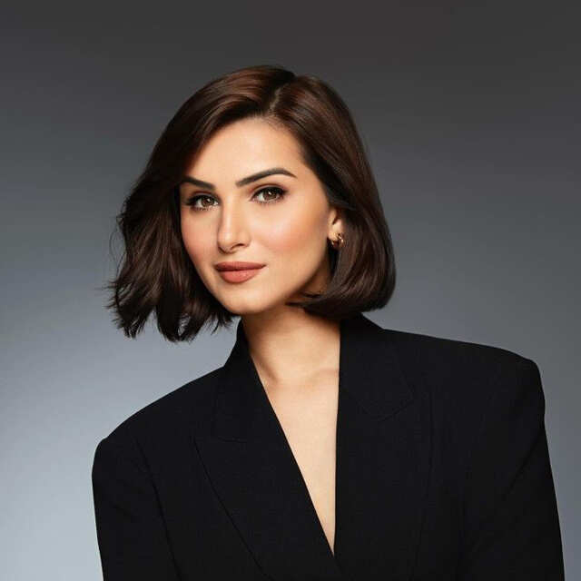 35 Best Simple and Easy Hairstyles for Working Women | Femina.in
