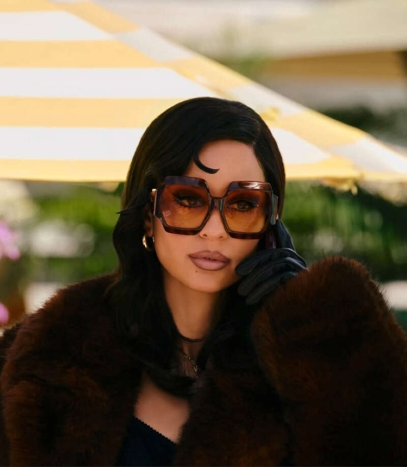 Your Ultimate Guide To Choosing Sunglasses That Actually Flatter Your ...