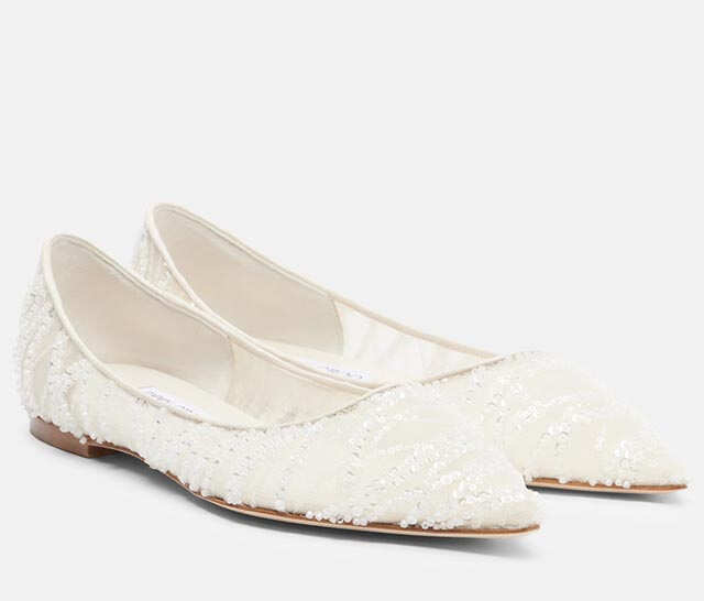 6 Pairs Of Pointed-Toe Flats That Elongate Your Legs Elegantly | Femina.in