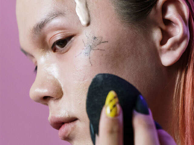 How To Disinfect Your Makeup Sponges Safely In The Microwave | Femina.in