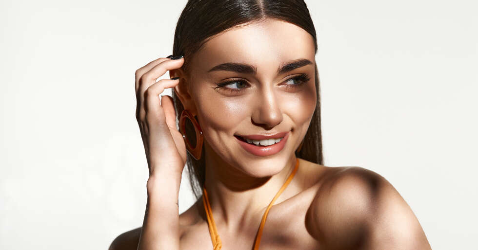 7 Summer De-Tan Essentials For Brighter, Even-Toned Skin | Femina.in