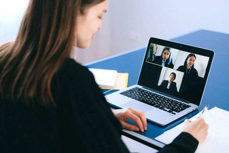 8 Social Media Habits That Can Actually Improve Your Life | Femina.in