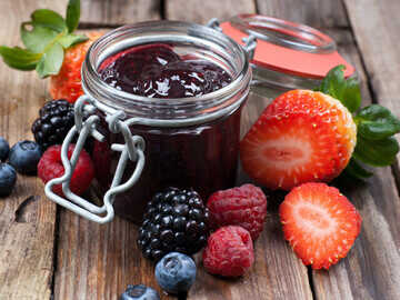 Fresh Berry & Red Wine Jam Recipe | Femina.in
