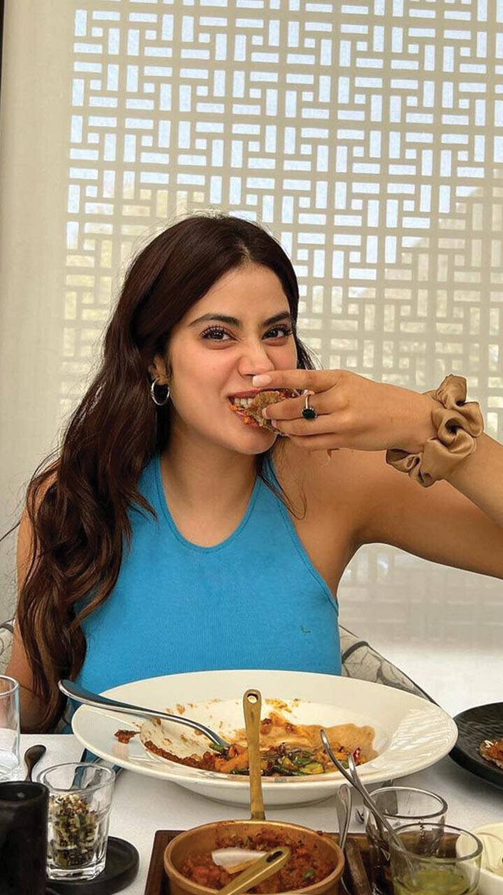 The 7 Foods Experts Say To Skip After Dinner